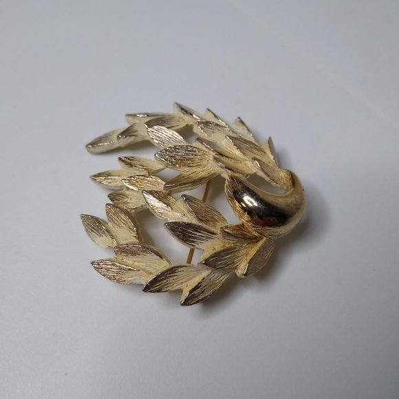 Monet | Jewelry | Vintage Monet Metal Leaves Brooch | Poshmark